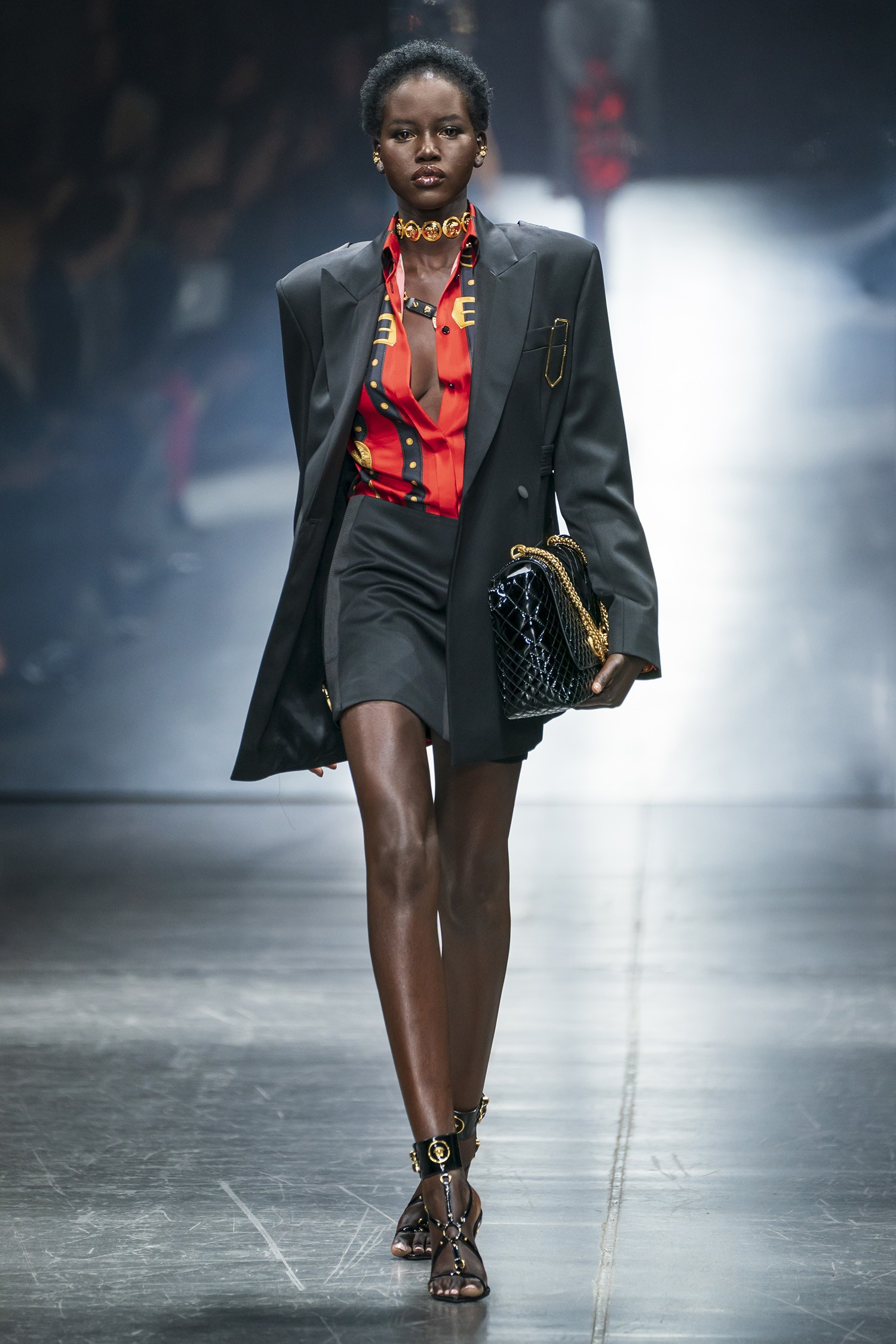 Versace inverno 2019: conheça o modelo brasileiro que roubou a cena do ...