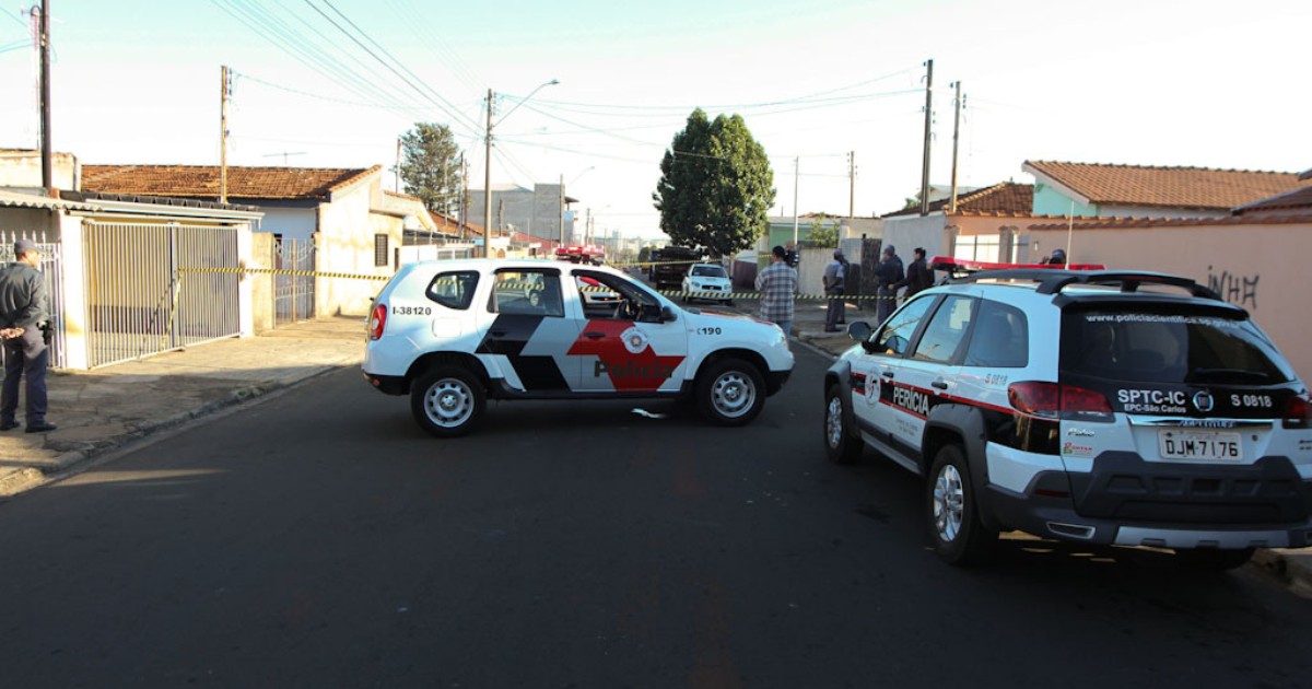 G1 Rapaz Leva Dois Tiros Nas Costas E 1 Na Nuca Em Frente De Casa Em