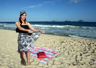 Cangas estilosas na praia | Saideira - O Globo