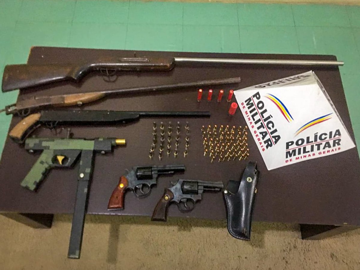 Submetralhadora E Mais Cinco Armas De Fogo São Apreendidas Em Operação
