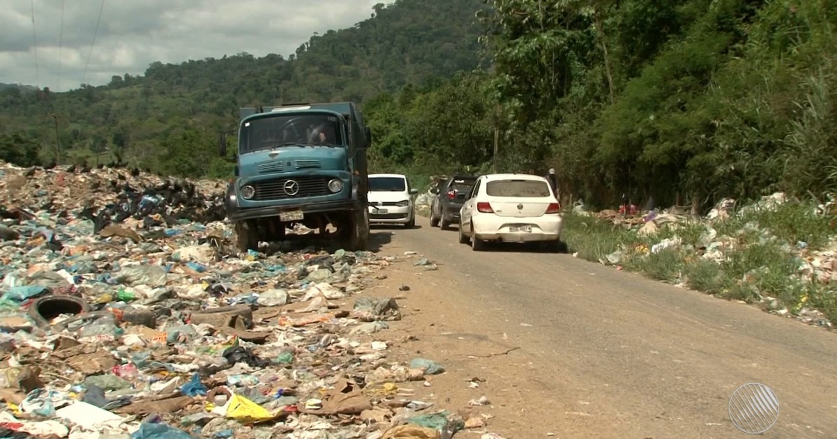 G1 - Lixão da cidade de Camacan, no sul da Bahia, ocupa trecho da BA ...