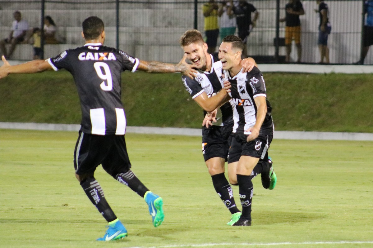 Higor Leite festeja vitória do ABC, mas lamenta relaxamento: "Parecia ...