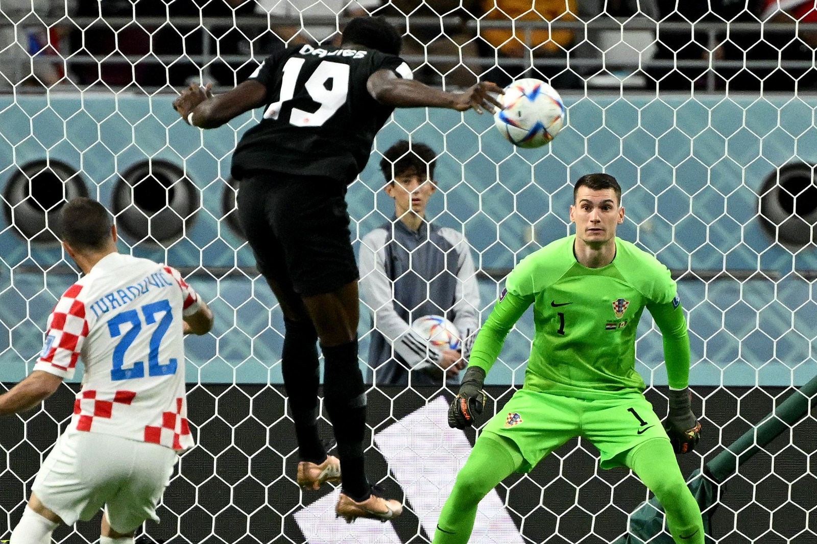 FIFA multa federações por causa de protestos políticos e indisciplina