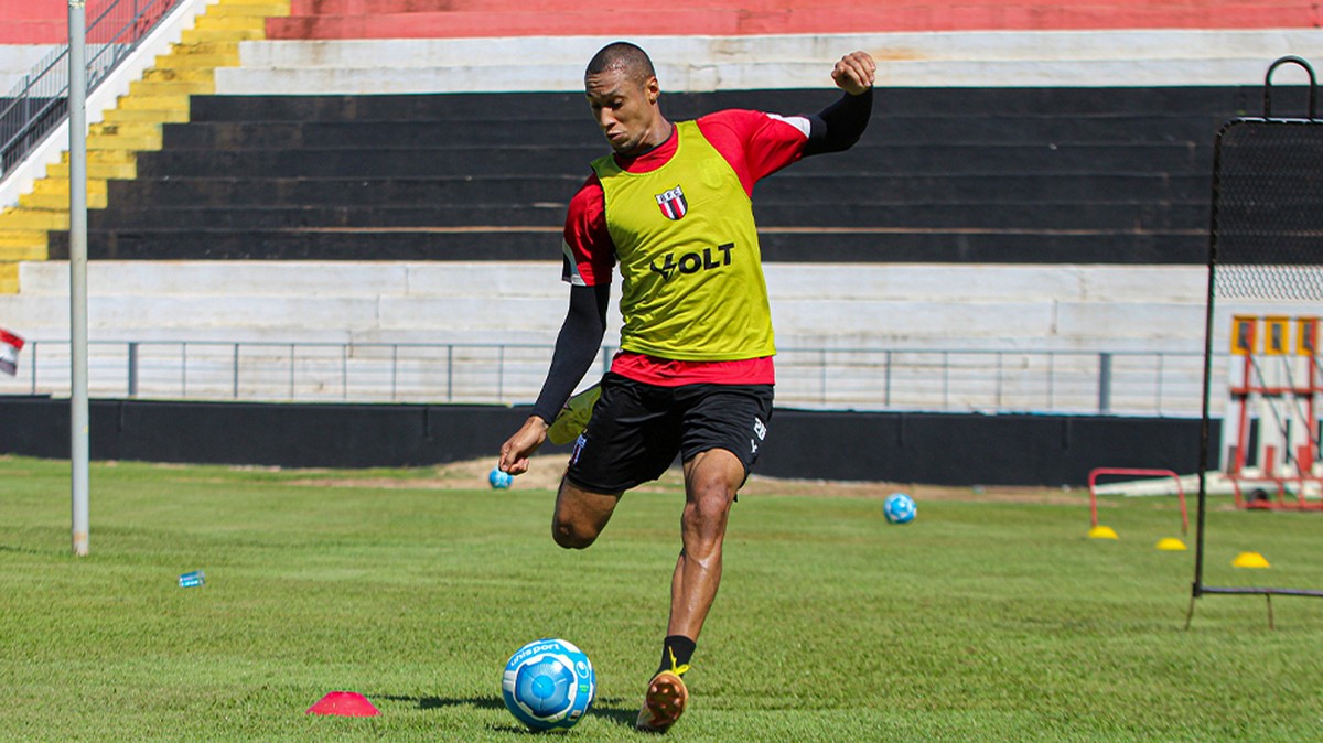 Salatiel se diz 100% após lesão e projeta retorno aos gramados pelo ...