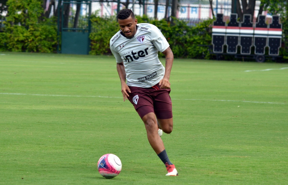 Com saudade de jogar, Reinaldo vê evolução no São Paulo: "Para ganhar ...