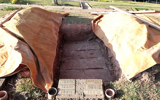 Cova de Hebe Camargo é aberta no Cemitério Gethsemani - Quem | QUEM News