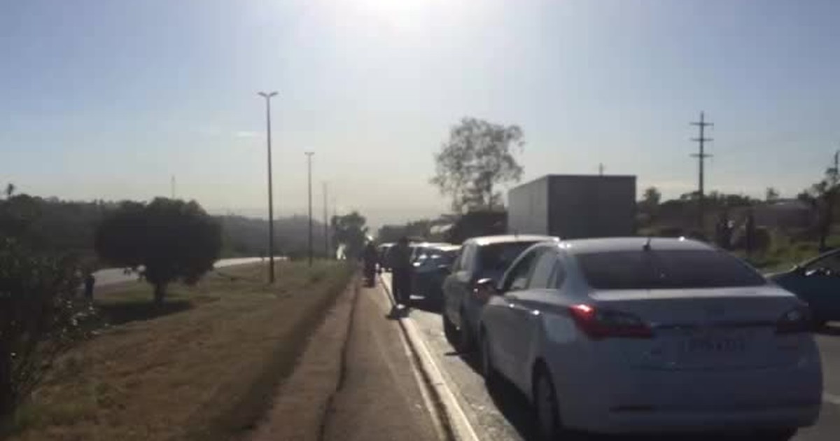 G1 - MST bloqueia trechos das BRs 020 e 070 no DF em atos anti ...