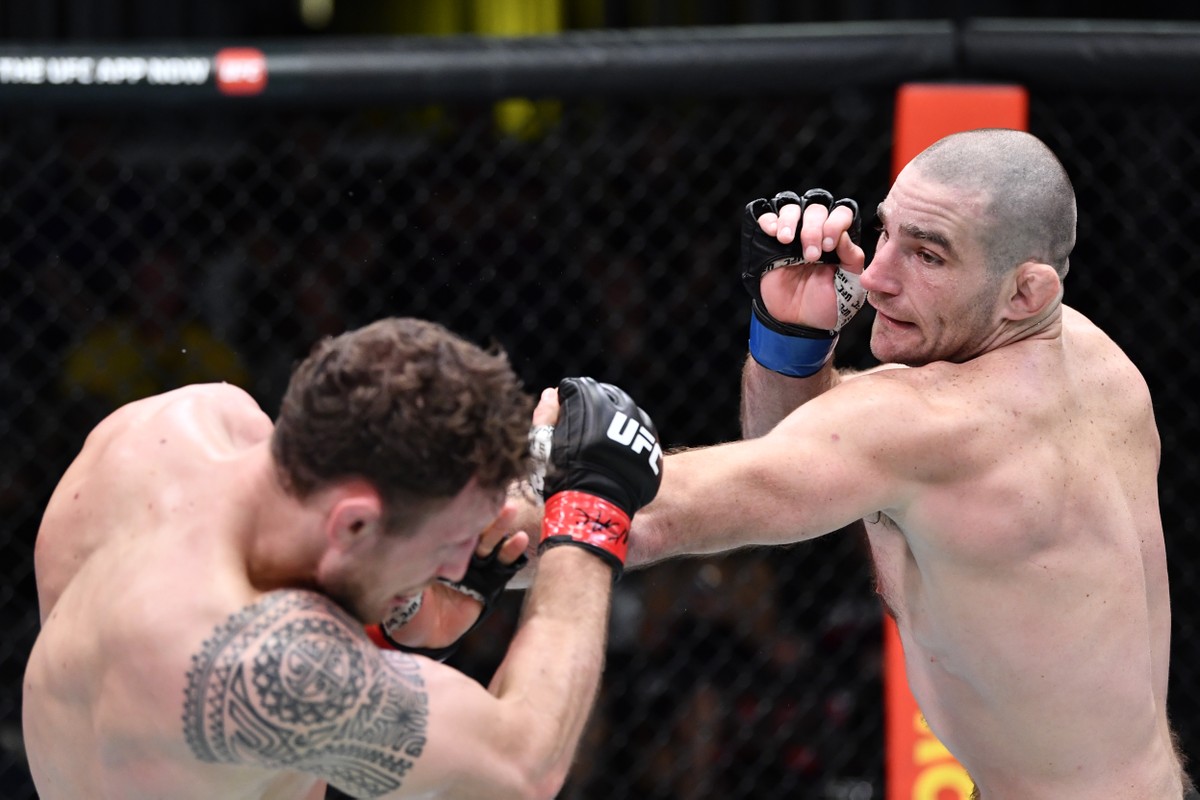 UFC: Sean Strickland controla Jack Hermansson e vence por pontos na ...
