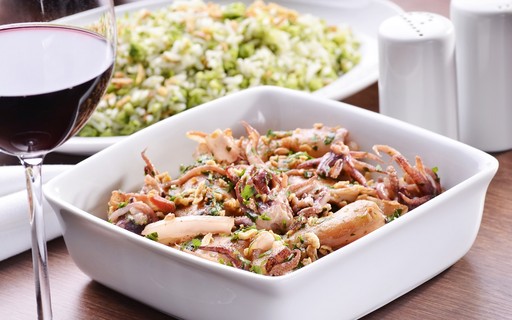 Receita de lula, camarão e tilápia empanados acompanha molho aioli ...