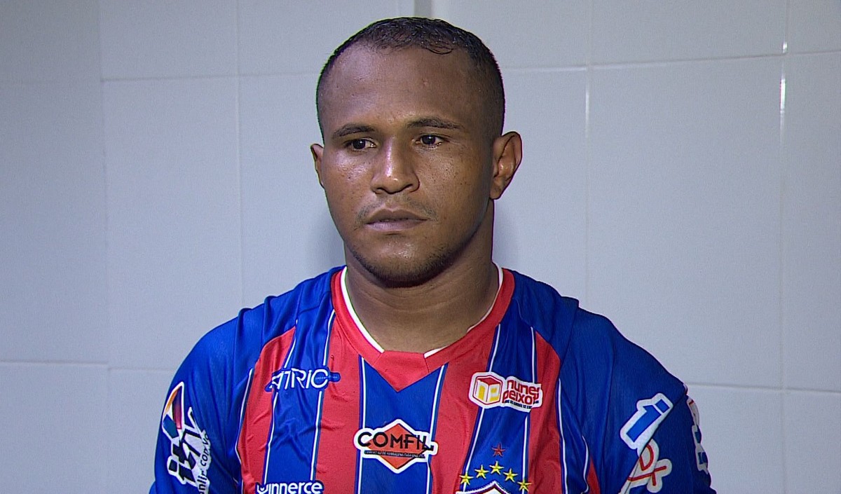 Edinho diz que chutou ao gol em lance de empate do Itabaiana ...