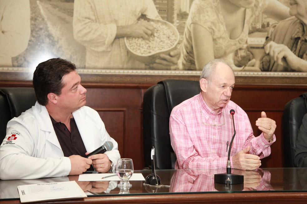 Diretores apresentam situação do Hospital Dr. Hélio Angotti durante ...