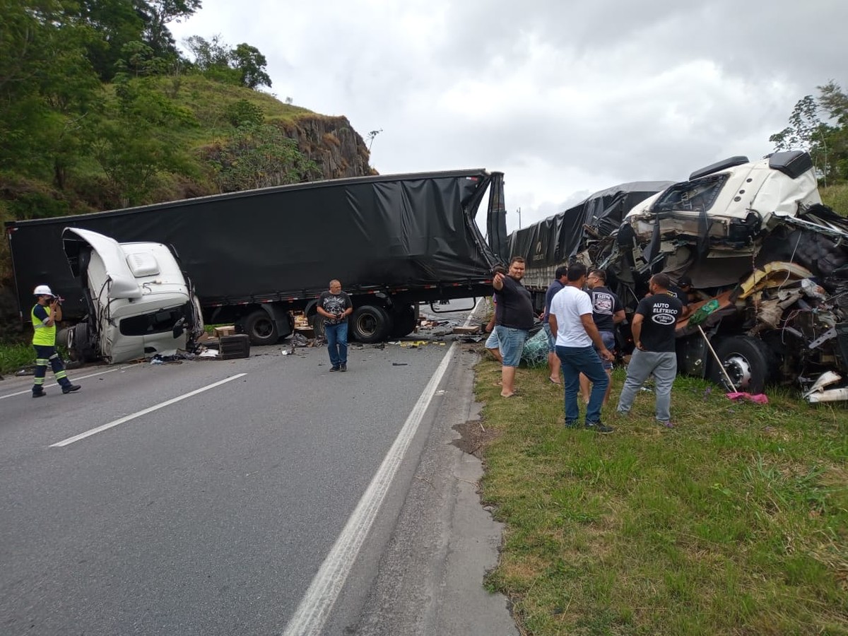 Engavetamento entre carretas deixa um morto e um ferido na rodovia Régis Bittencourt, SP ...