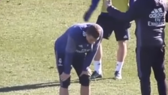 No estilo Messi: TV flagra CR7 vomitando durante treino do Real Madrid ...