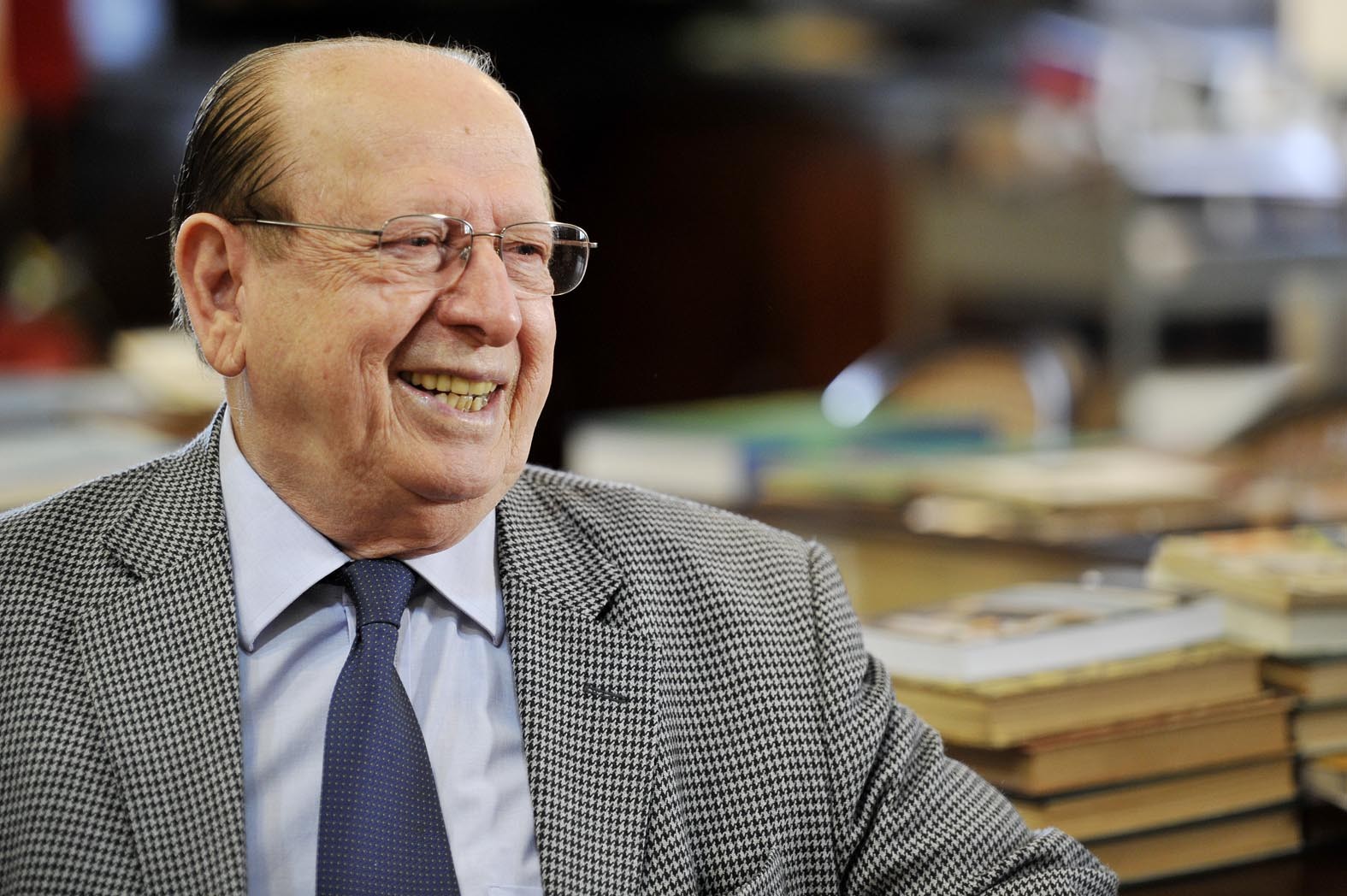 Aos 91 anos, Evanildo Bechara cadastra biometria para votar nas ...