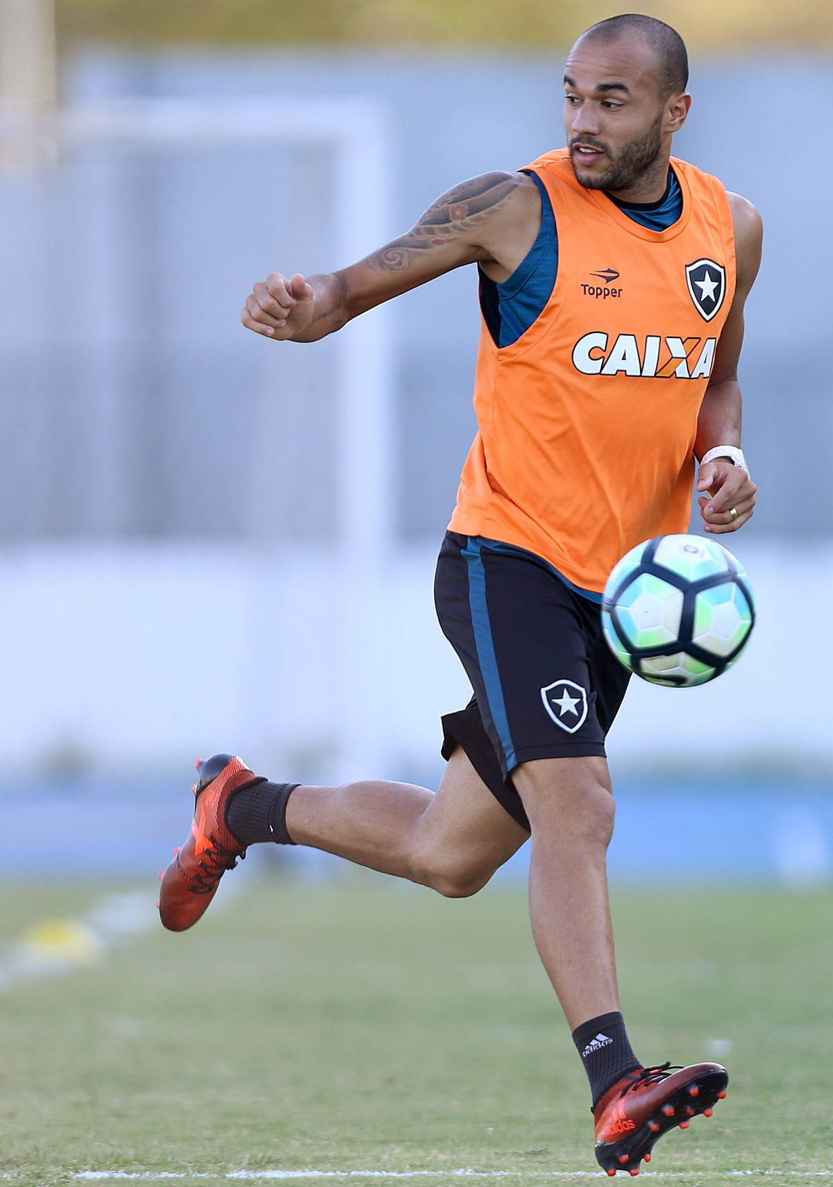 Inter faz proposta e se aproxima de acerto com Roger como reforço para ...