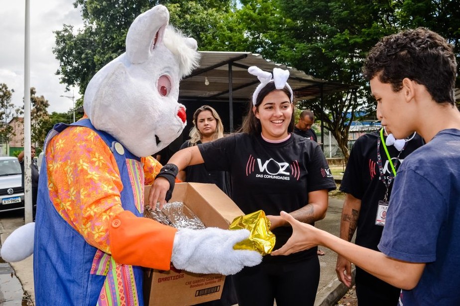 Ação vai distribuir 20 mil chocolates nos Complexos do Alemão, Maré e ...