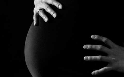 Feto infectado com covid-19 morre no útero da mãe, em Israel - Revista ...