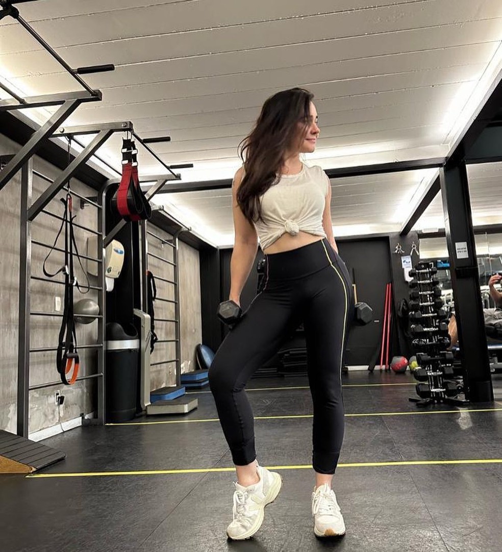 Alessandra Negrini exibe boa forma em clique na academia - Primeira Hora