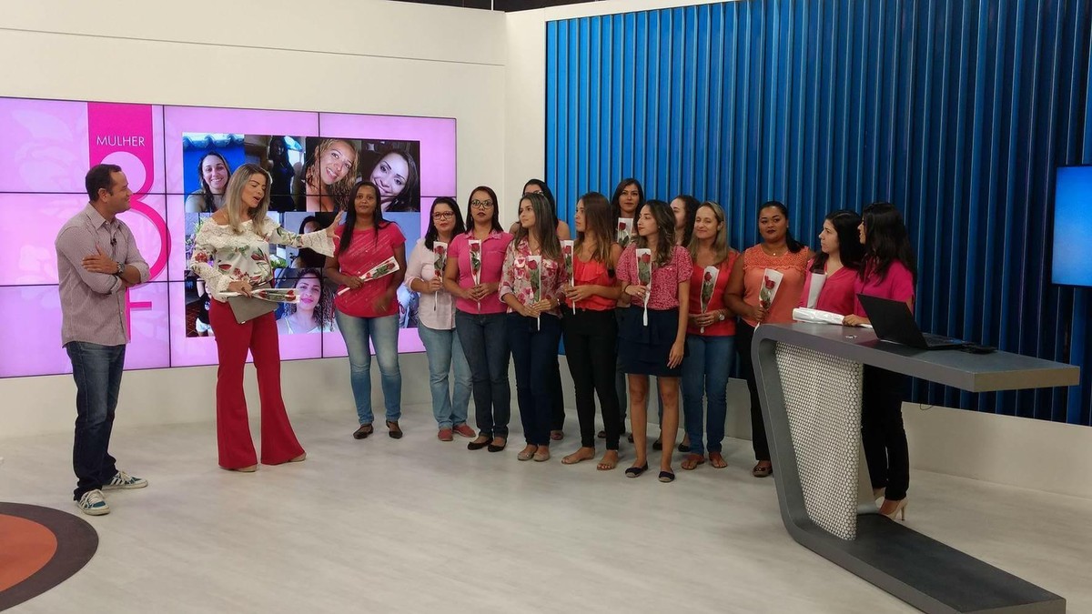 Mulheres são homenageadas no estúdio do RJ Inter TV no Dia ...