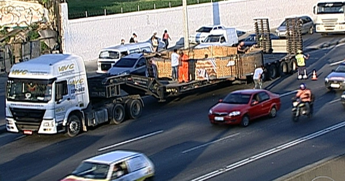 G1 - Acidente que parou trânsito do Rio foi incomum, diz Prefeitura ...