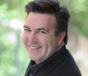 G1 - Comediante Kevin Meaney é preso por acotovelar mulher em aeroporto ...