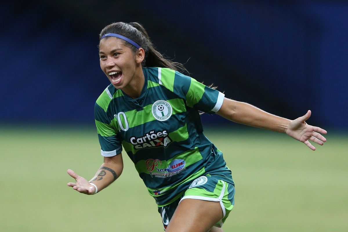 Autora do gol da classificação, Mayara se impressiona com público ...