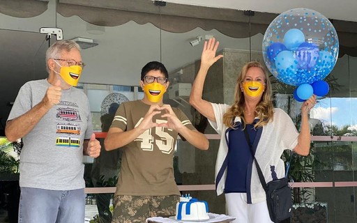 Mascarados, Helô Pinheiro comemora o aniversário do filho: "Em tempos ...