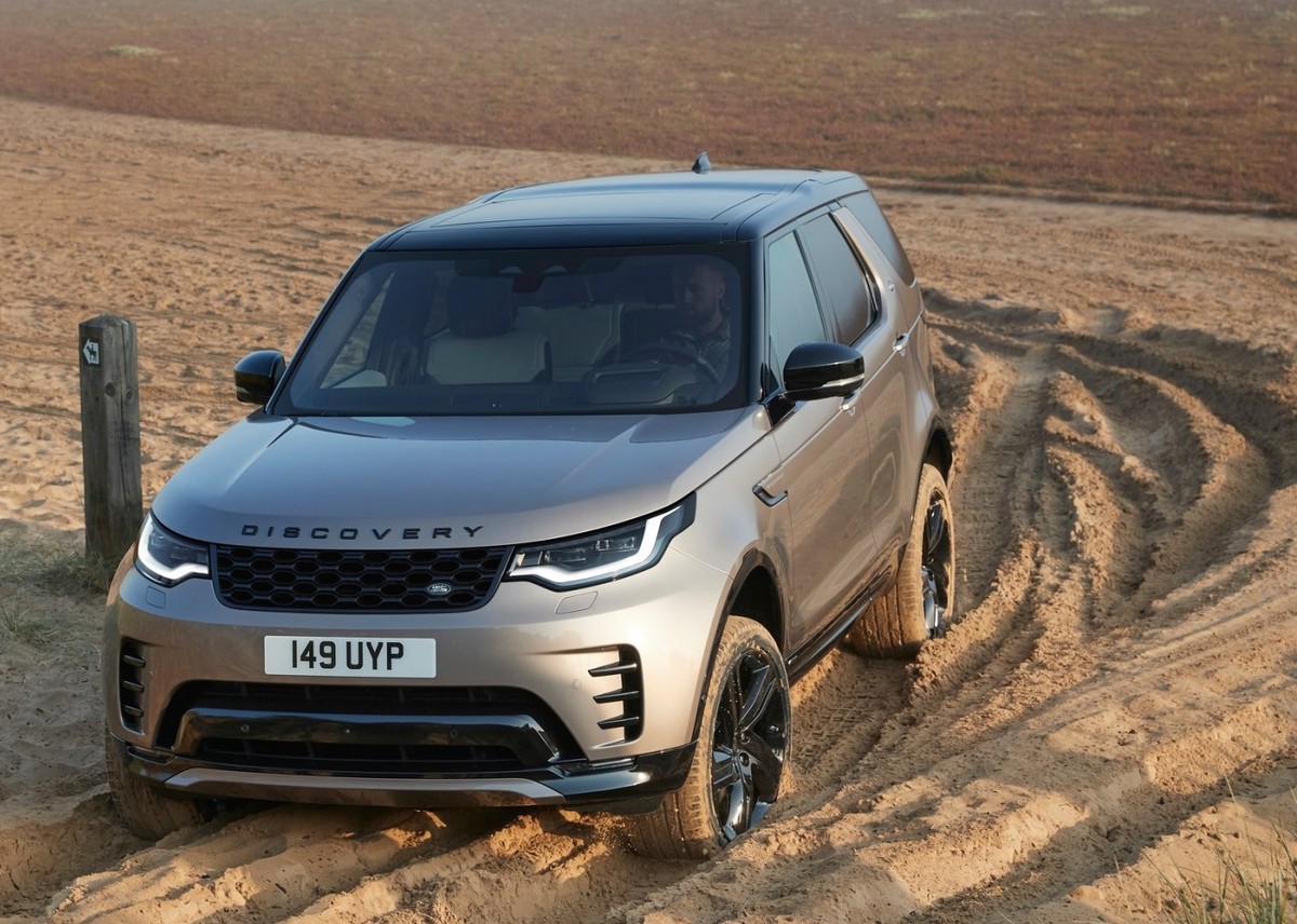 Novo Land Rover Discovery muda pouco por fora, vira um Defender por ...