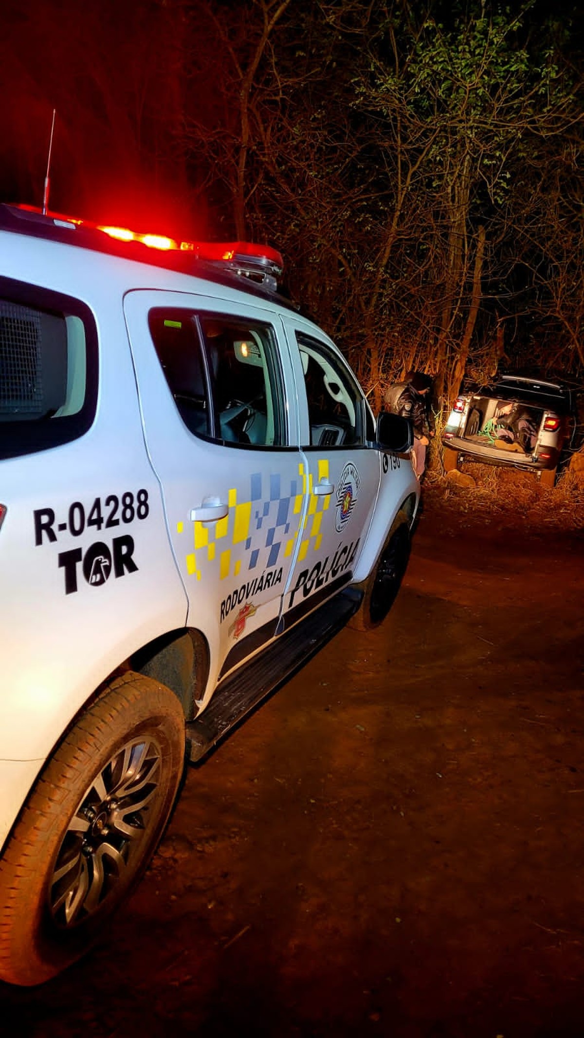 Polícia Prende Dois Suspeitos Com Carro Furtado Após Perseguição Em