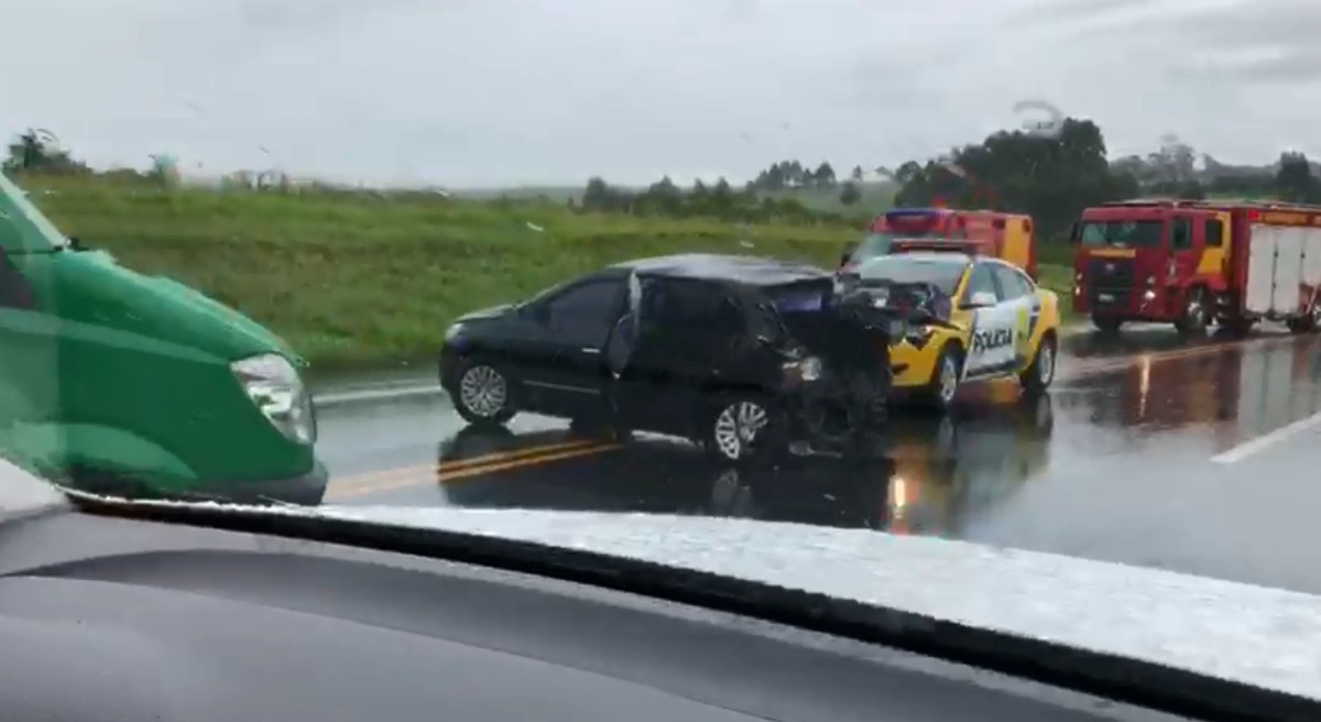 Três Pessoas Ficam Feridas Em Acidente Entre Carro E Caminhão Na Br 277