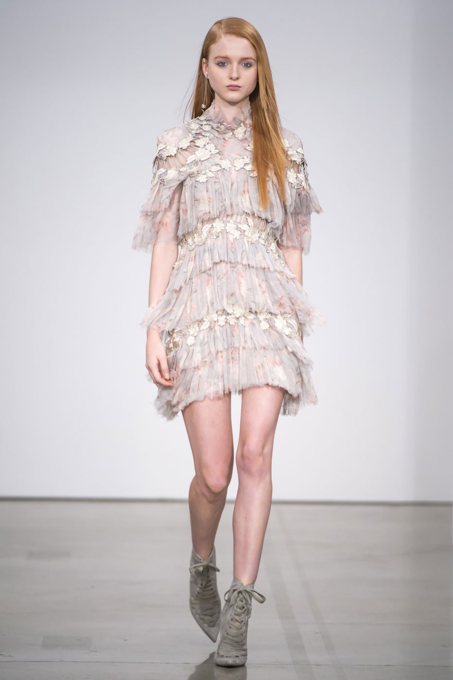 Zimmermann atualiza o boho com alfaiataria | Desfiles | Vogue