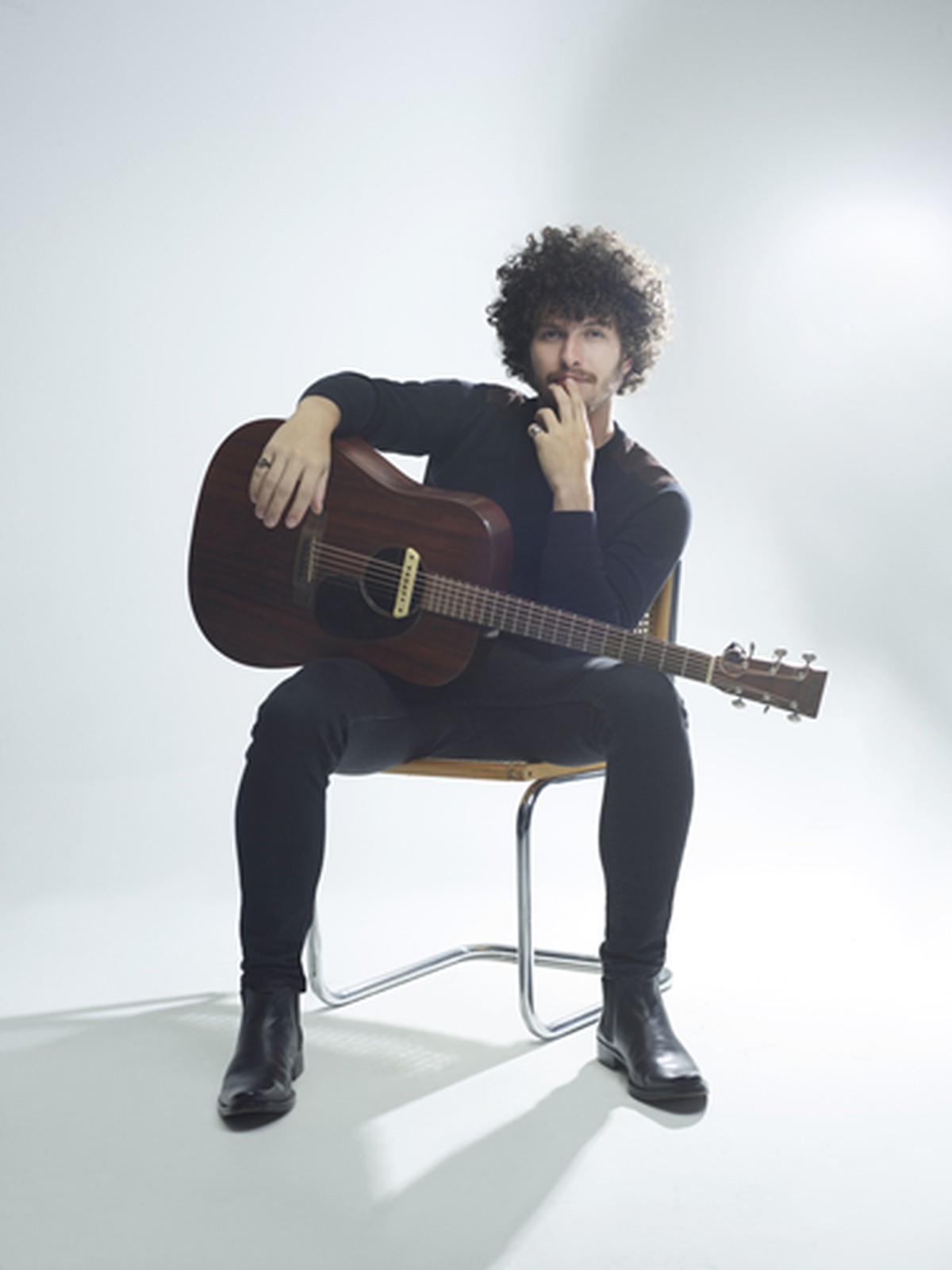 Cantor Bryan Behr estreia show intimista em teatro de Campinas ...