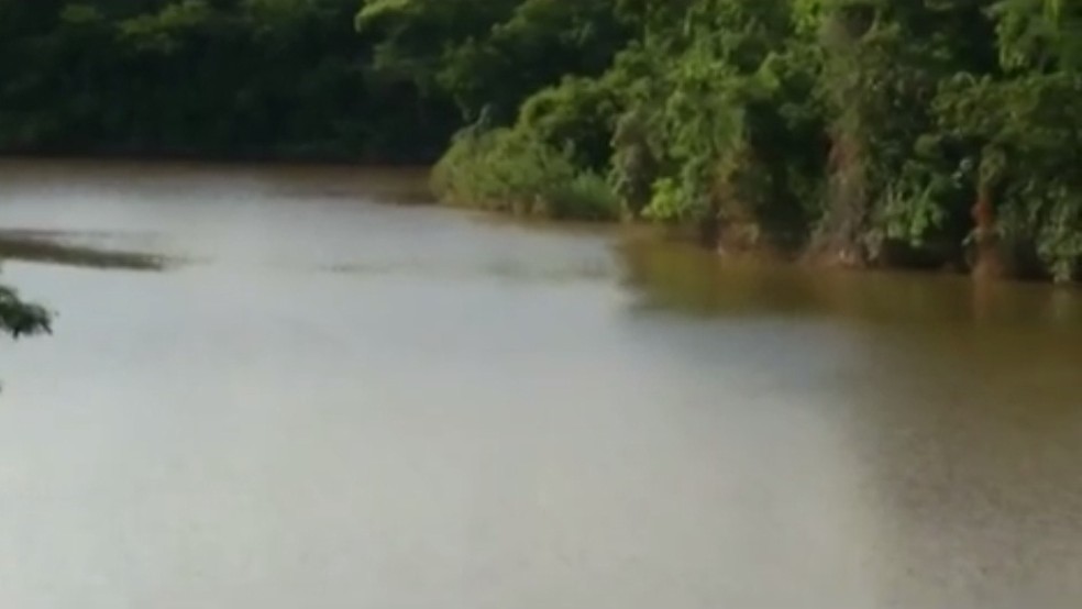 Barco vira e pescador desaparece no Rio Mucuri, em Carlos Chagas ...