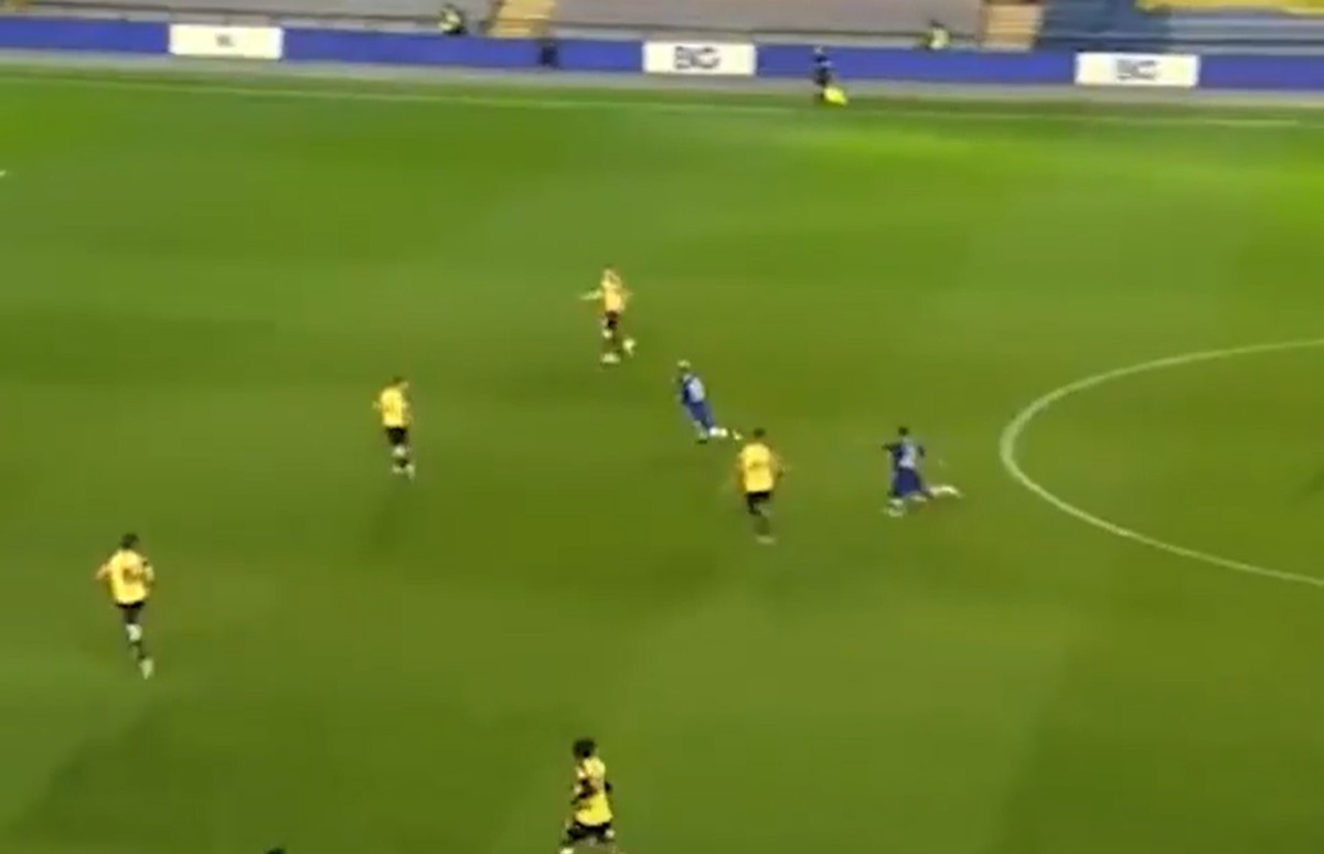 Joia do Chelsea faz golaço do meio da rua; assista | Brasil Mundial FC | ge