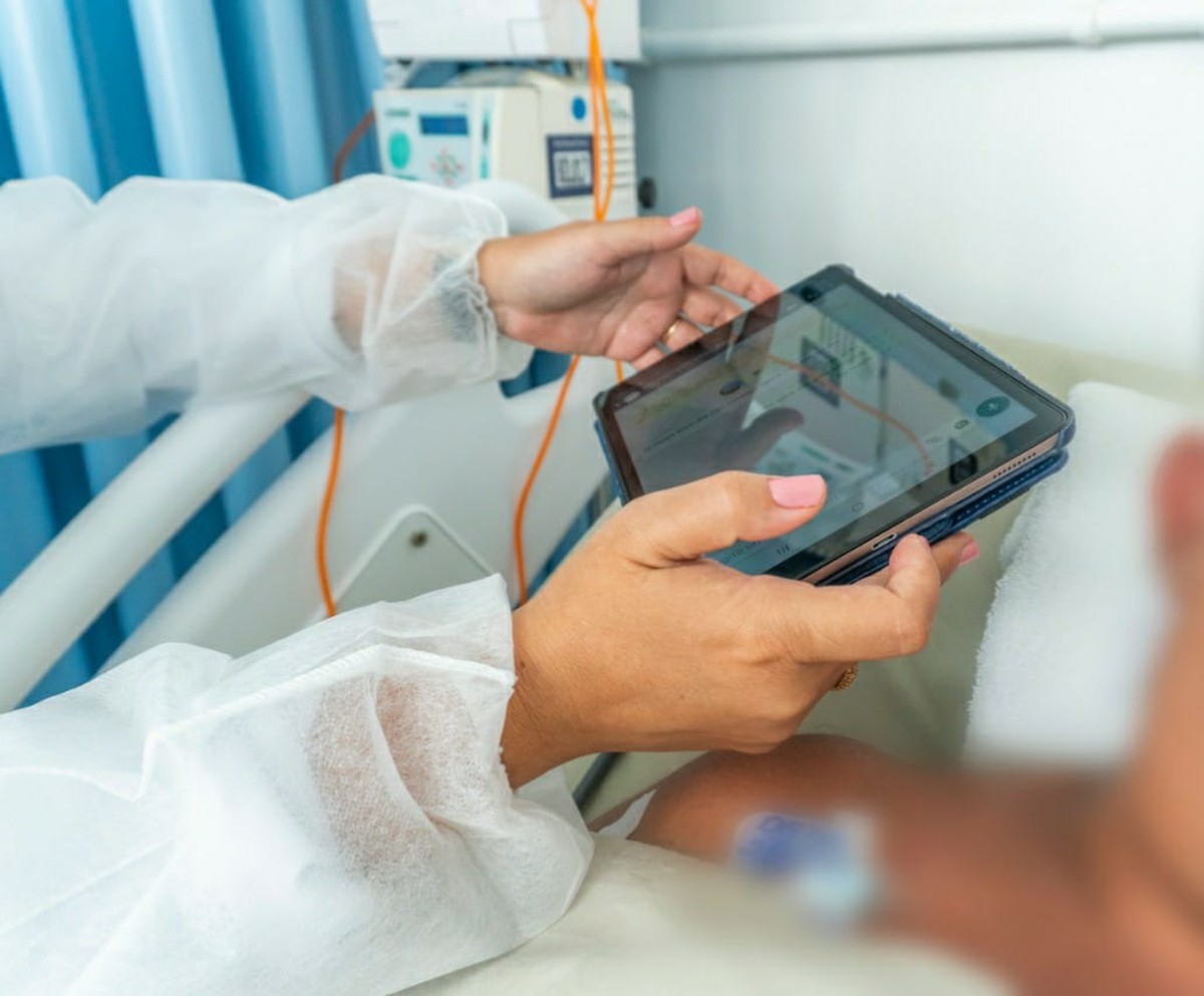 Pacientes em coma induzido recebem áudios de familiares em tratamento ...