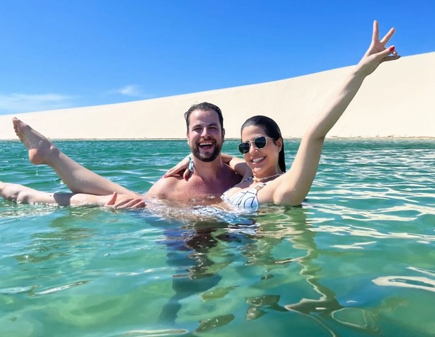 Laís Caldas e Gustavo Marsengo curtem águas azuis dos Lençóis ... Laís Caldas e Gustavo Marsengo curtem águas azuis dos Lençóis ...