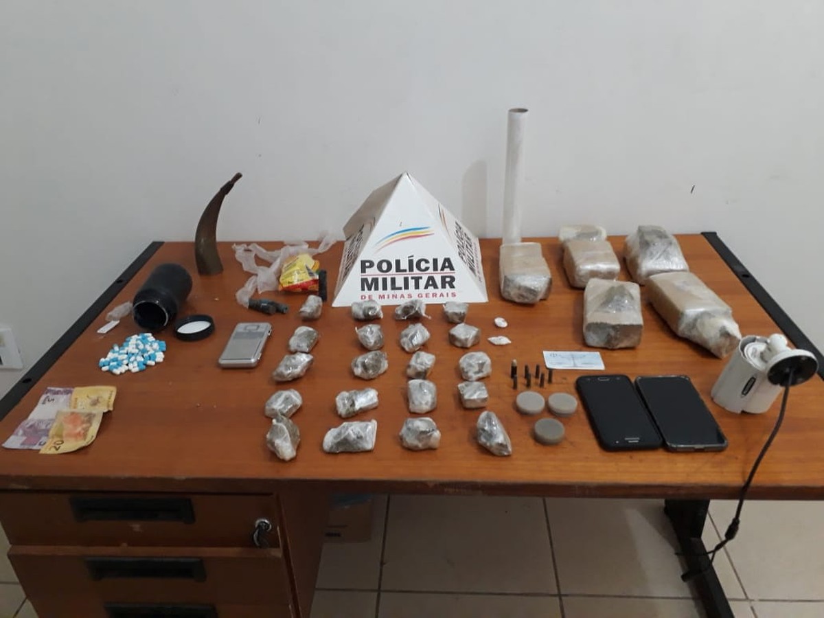 Quatro Pessoas São Presas Suspeitas De Tráfico De Drogas Em Buritizeiro