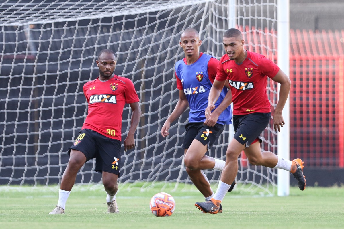 Titular, Ronaldo comemora bom momento e recebe elogios de Milton Cruz ...