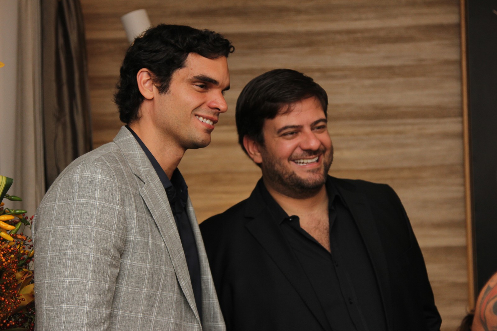 Tim-tim! Juliana Santos e Duda Portella promovem coquetel em Paris ...