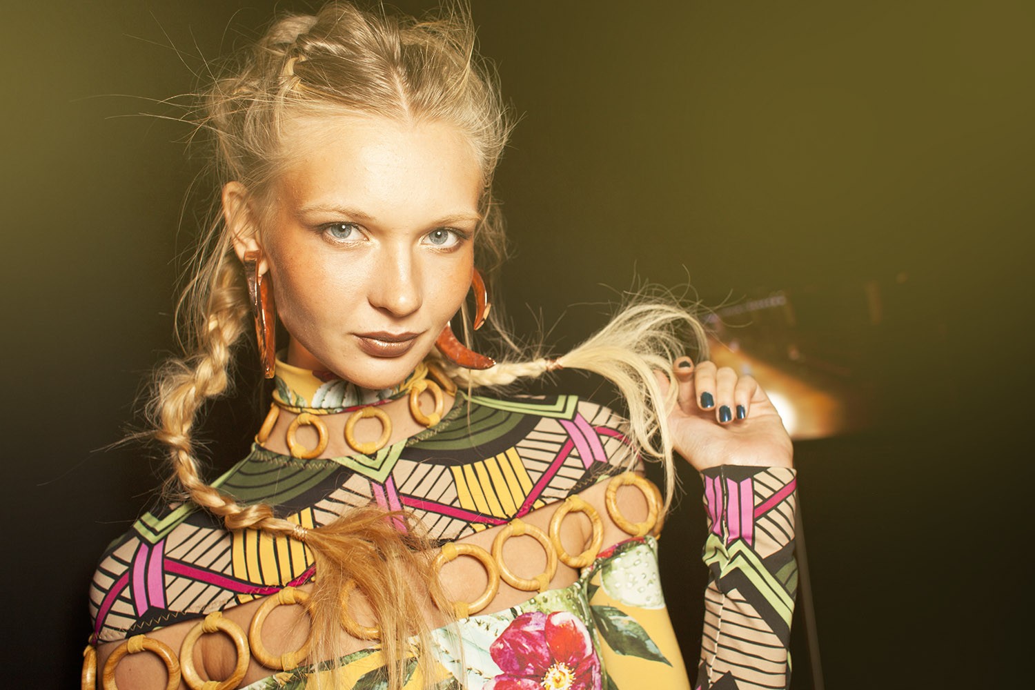 Triya aposta no étnico que bebe no místico | Desfiles | vogue