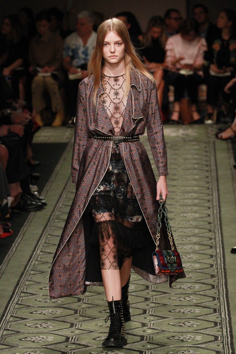 Burberry estreia no formato “see now, buy now” | Desfiles | Vogue
