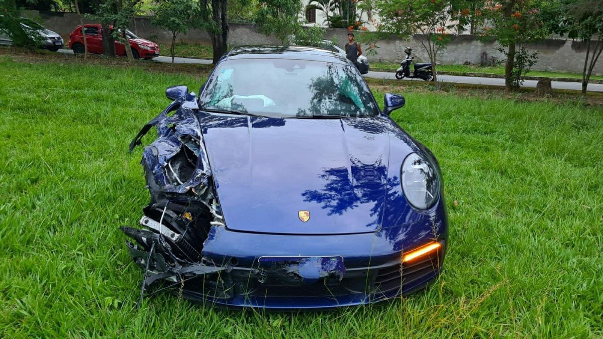 Acidente deixa duas pessoas feridas e carro de luxo danificado na Lúcio ...