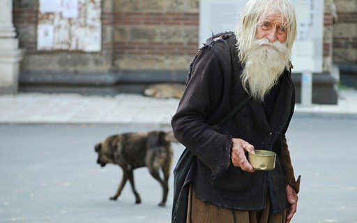 Mendigo de 99 anos pede esmola para cuidar de animais e ajudar ...
