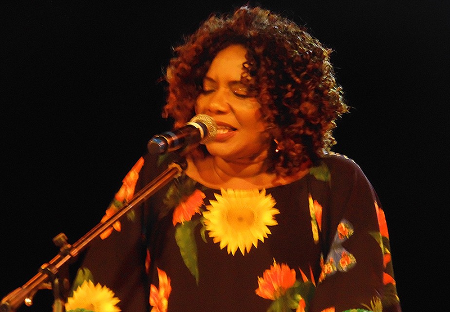 Margareth Menezes gira pelo mundo em show no Rio sem sair do conforto ...