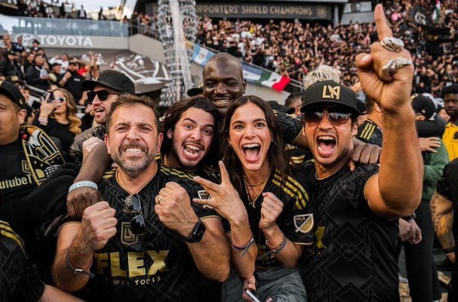 Clube americano posta foto de Bruna Marquezine e Xolo Maridueña e fãs brasileiros invadem os ...