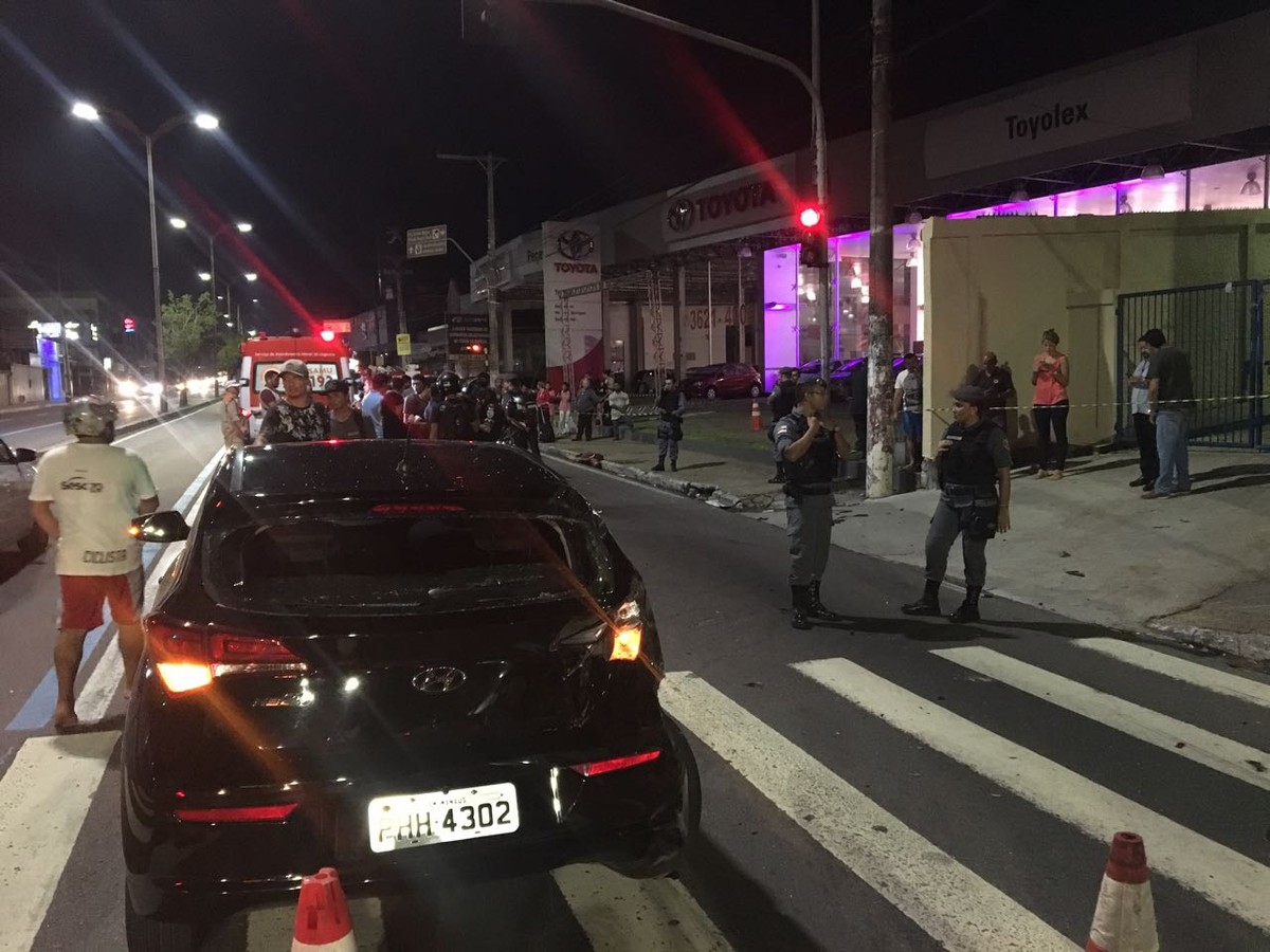 Suspeito morre após colidir contra carro ao fugir de polícia, em Manaus ...