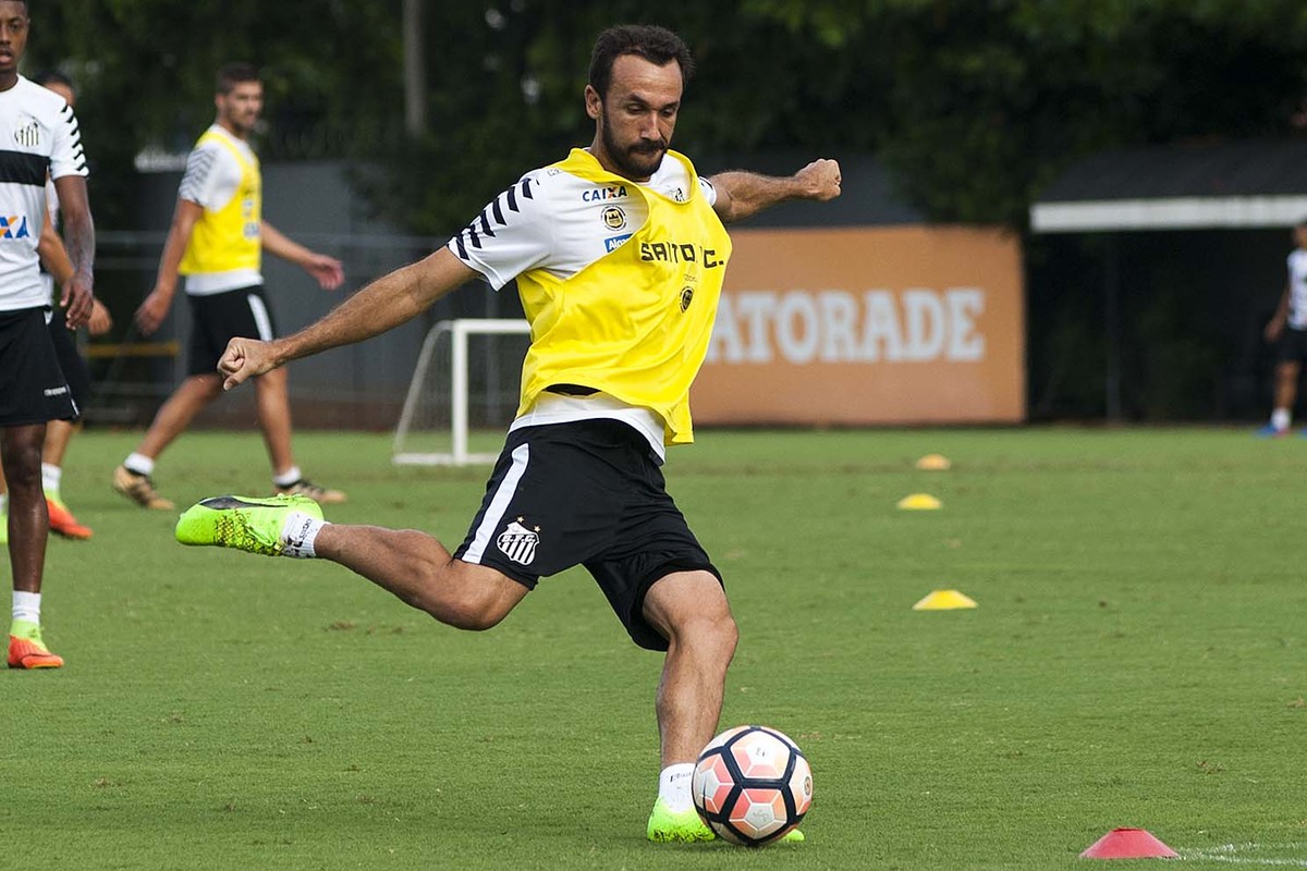 Thiago Ribeiro espera proposta de fora do Brasil para deixar o Santos ...
