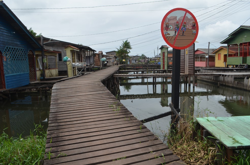 Por conta própria, moradores mantém limpa área alagada em Macapá há ...