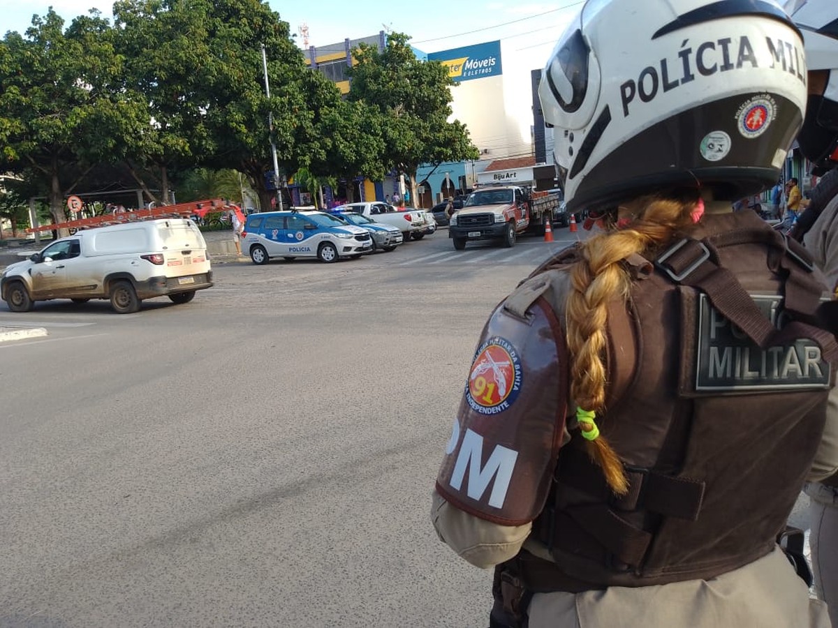 Homem é preso suspeito de atirar na ex-companheira após discussão no ...