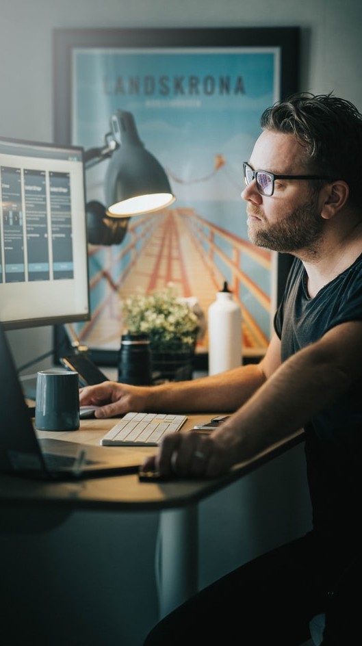 Como funciona o Remote Ok? Conheça o site com vagas de emprego remoto